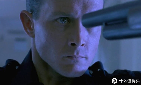 你记得《终结者2》中用眼神吓死所有人的T-1000的名字吗？