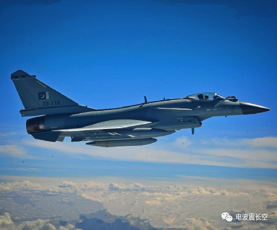 动力超越F16V？巴基斯坦空军再秀J-10CE宣传画，发动机性能令人意外
