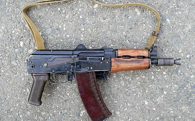 印度造出卡宾枪！部长太激动，枪托对着自己牙口，一枪下去牙全崩