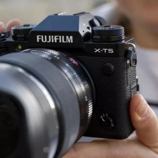 外媒评测：富士X-T5动态范围和高感性能表现一流|富士_新浪新闻