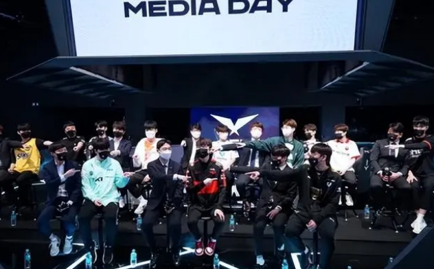 s13改动showmaker直播破防！怒斥英雄联盟设计师：你玩过法师吗？|坦克英雄|法师|设计师_新浪新闻