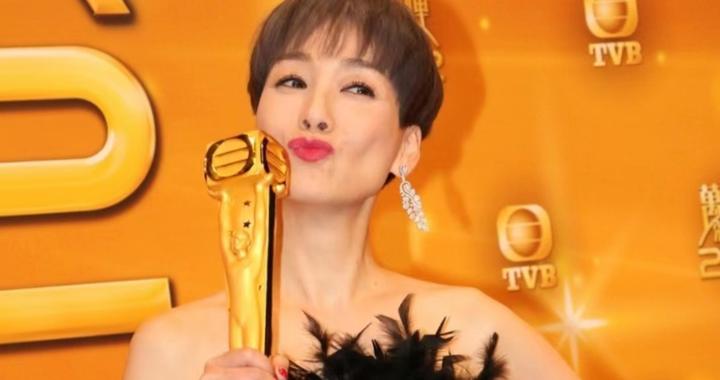 爆冷夺视后！TVB知名女星颁奖礼盛装打扮被搭档吐槽：像乌鸡一样|江美仪|林敏骢|颁奖礼_新浪新闻