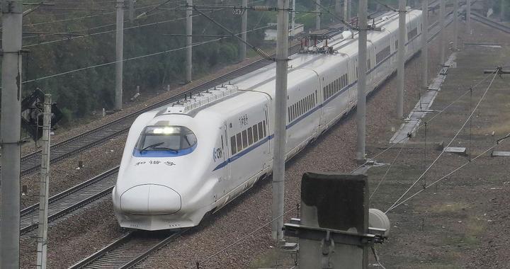 工人如同布娃娃一样被撞飞，2008年胶济线D59次列车撞人重大事故|布娃娃|施工|中铁_新浪新闻