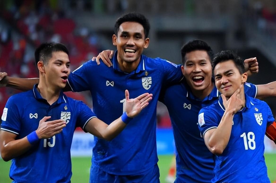 足坛疯狂一夜：曼联3-0夺8连胜，国米2-1绝杀晋级，卡塔尔遭首败|马来西亚|曼联|晋级_新浪新闻