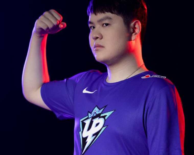 lol快讯：zoom和cryin直播诉苦：不是没人要，是有人报价低得可怕|公爵|选手|战队_新浪新闻