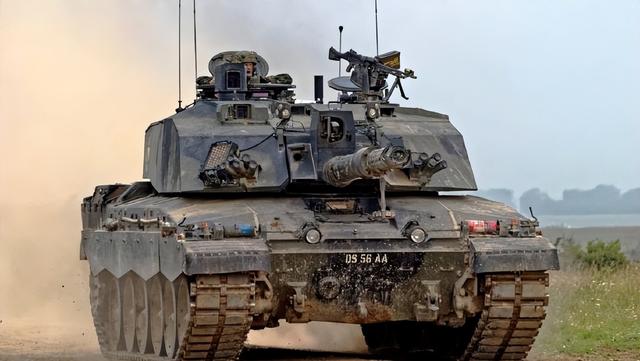 英国太大气了：不仅军援14辆“挑战者2”，还有30辆AS90自行火炮