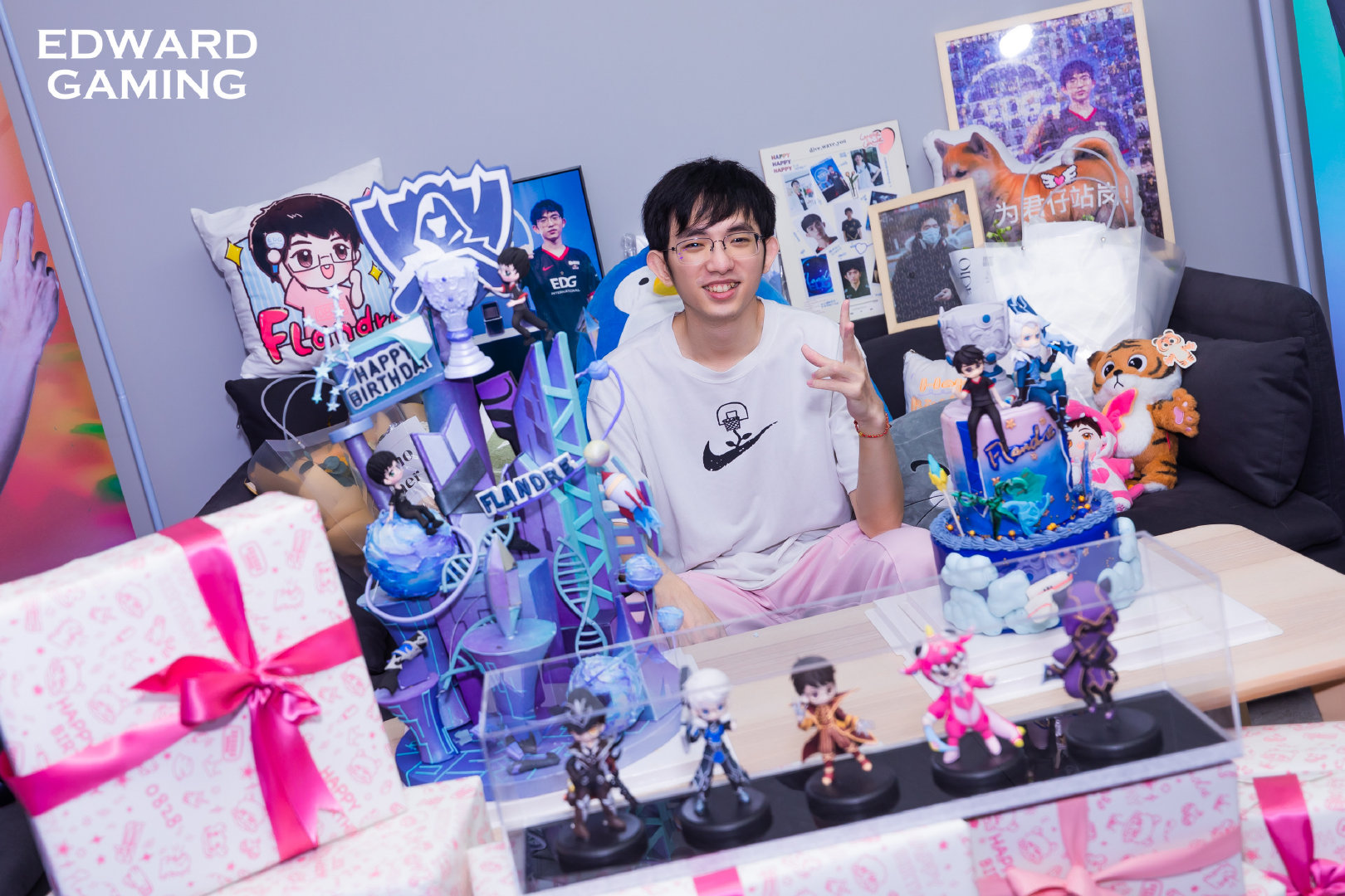 2015年1月16日，Flandre作为Snake队员登上LPL的舞台……|队员|舞台|圣枪_新浪新闻