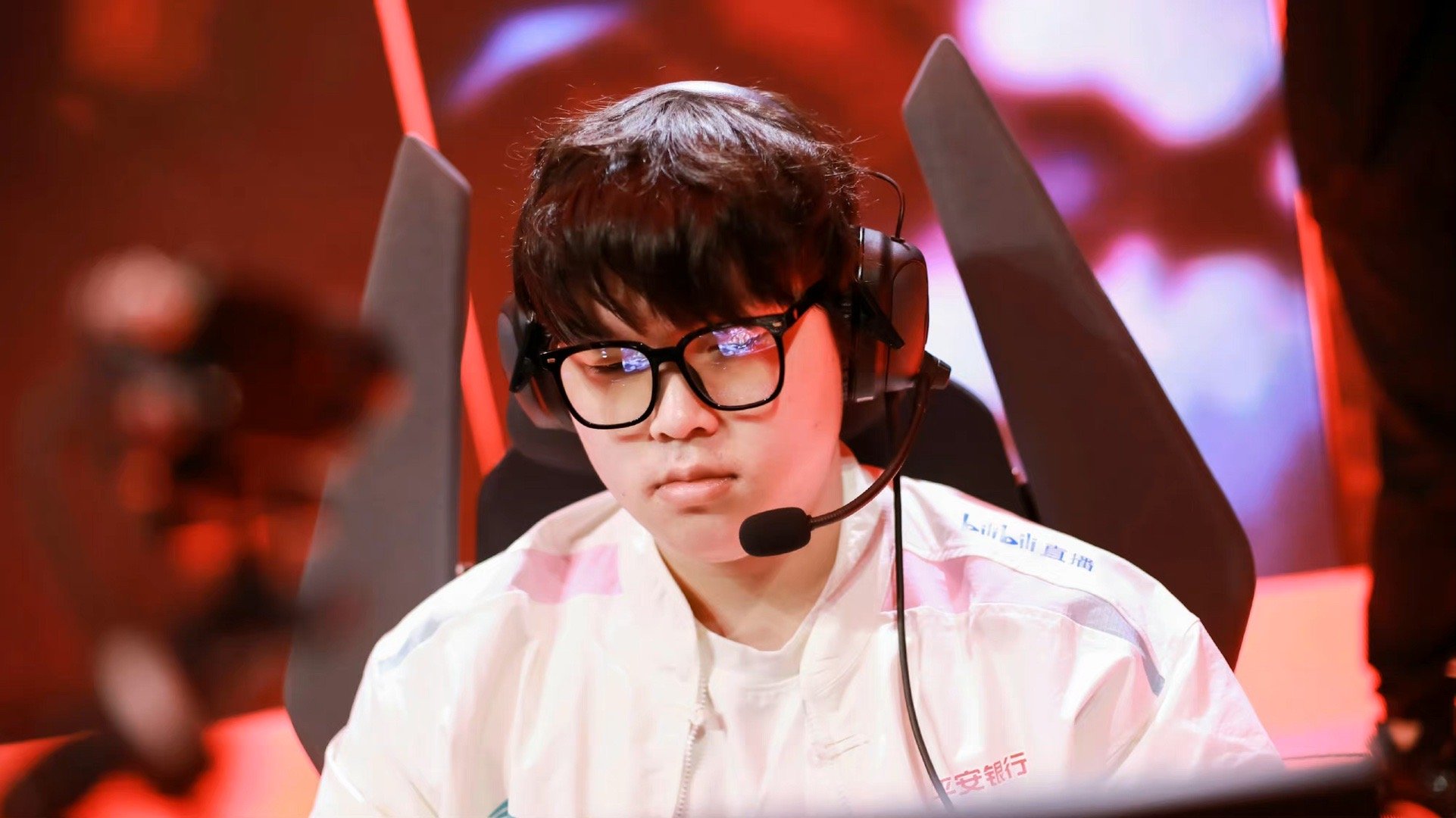 2020年1月16日 韩服第一刀妹Bin终于在这一天登上了LPL的舞台！|韩服|舞台|一天_新浪新闻