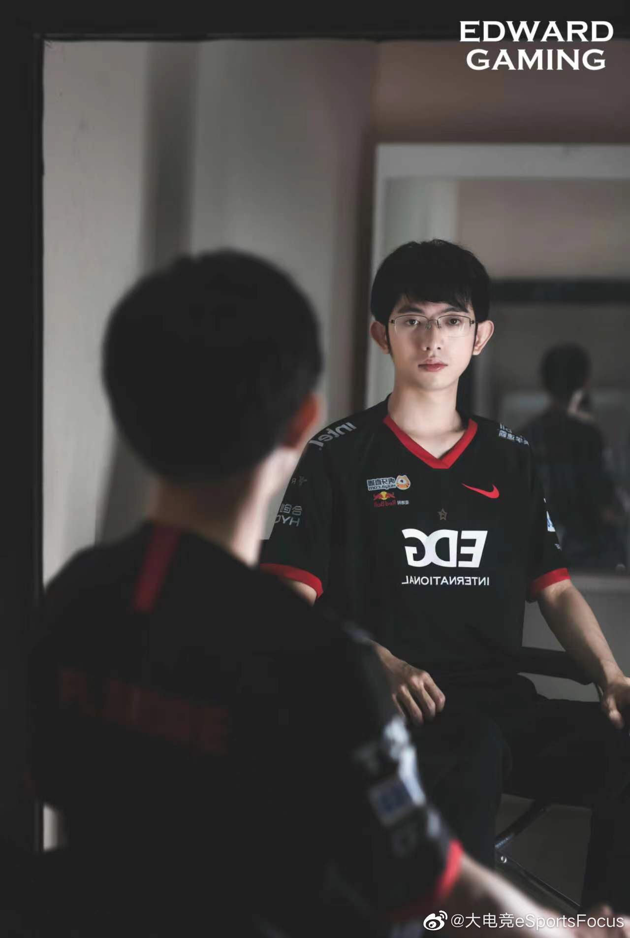 2015年1月16日，圣枪哥作为Snake的队员第一次登上了LPL的舞台……|lpl_新浪新闻