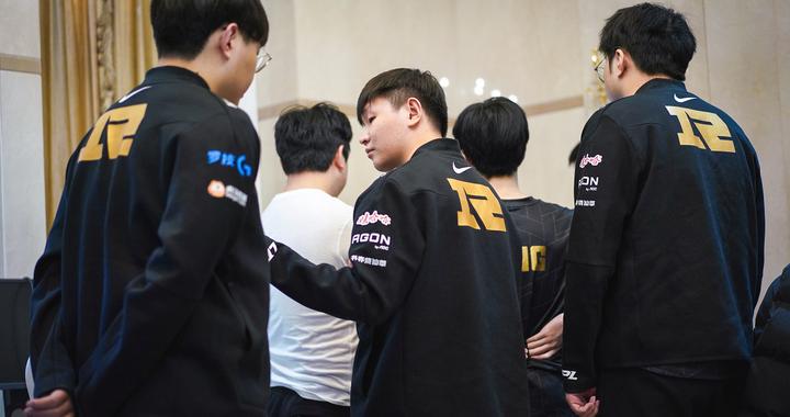 属于RNG的时代过去了？比赛门票竟卖的最慢，两大选手全走了！|rng|lpl_新浪新闻