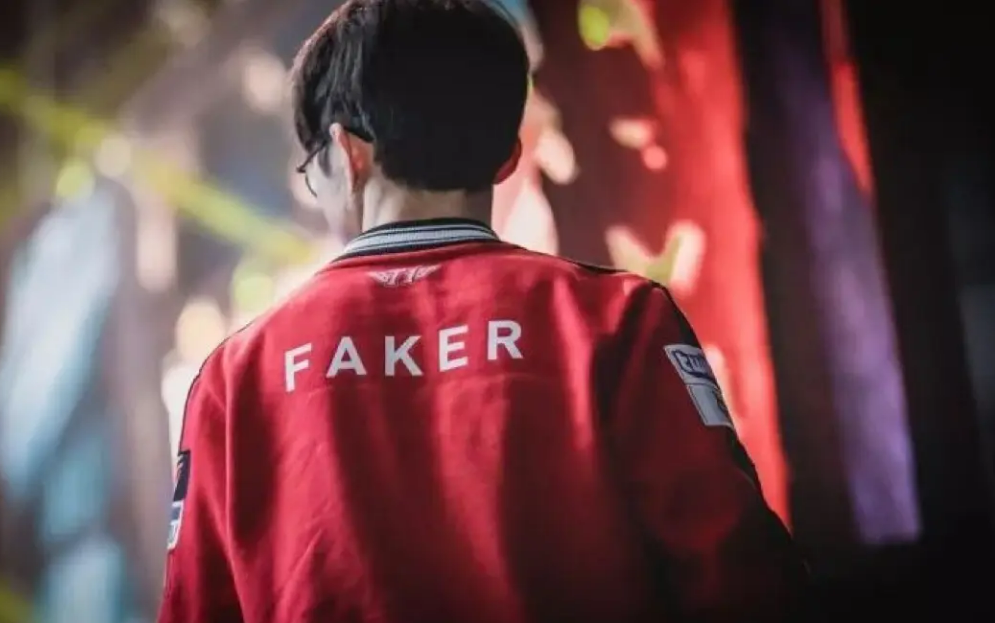 LOL快讯：超级账号被回收，Faker再次喊话韩服，称单排变无聊了