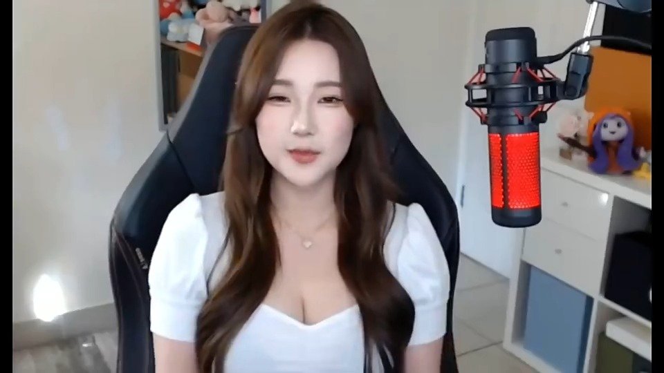 今日英雄联盟LPL英文流解说Kitty开通微博……|lpl|英雄联盟_新浪新闻