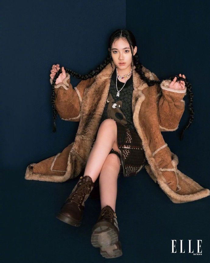 台版ELLE 11月刊封面大片，小S徐熙娣带着二女儿Lily许韶恩登封