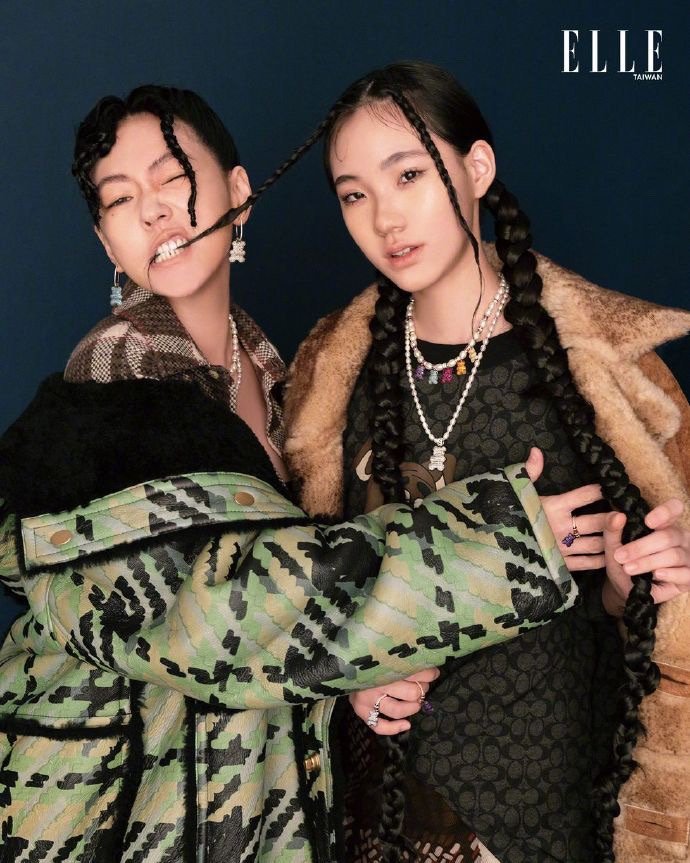台版ELLE 11月刊封面大片，小S徐熙娣带着二女儿Lily许韶恩登封