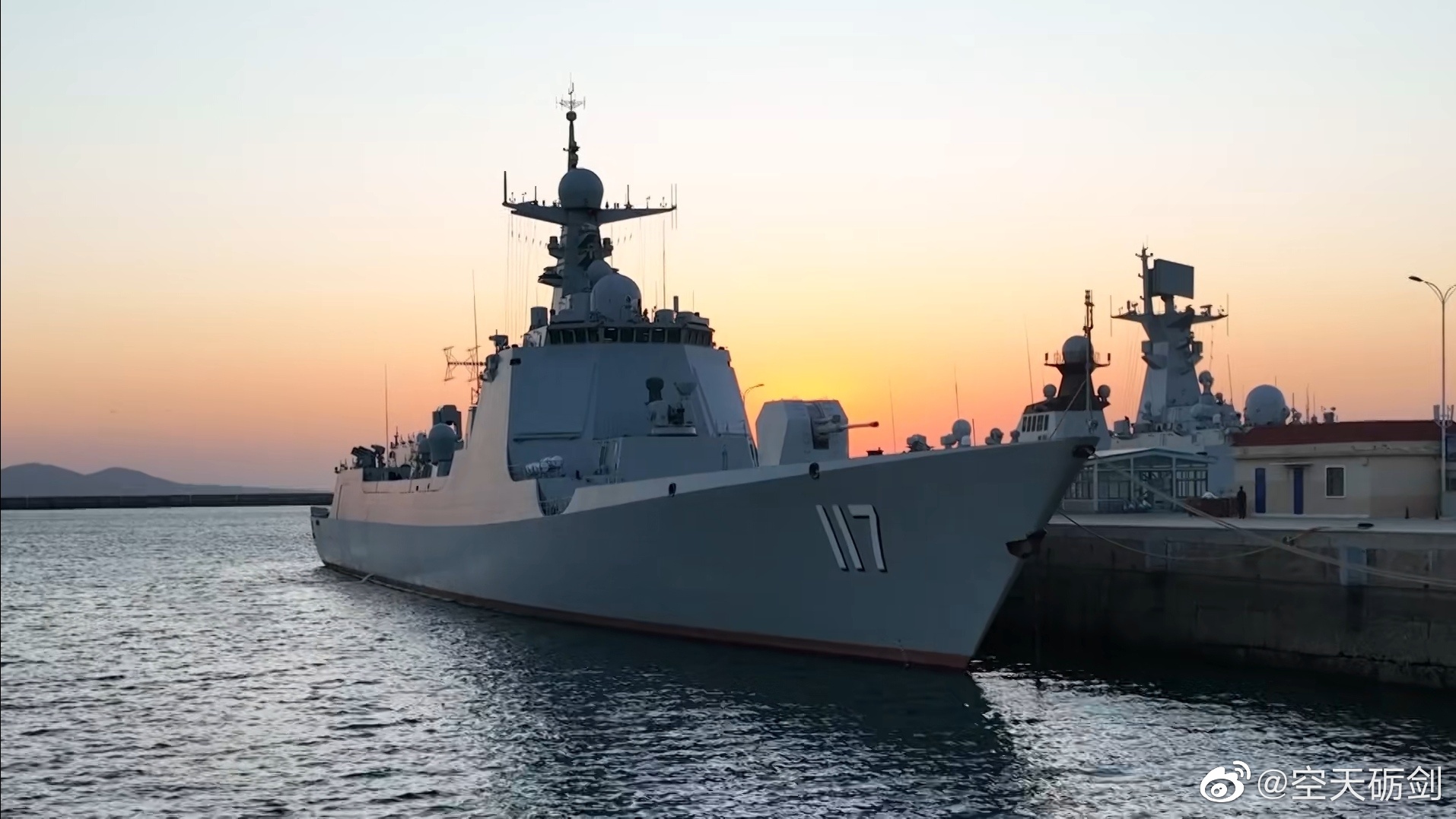 海军052D型导弹驱逐舰“西宁”舰垂发射弹！|导弹驱逐舰|西宁|海军_新浪新闻