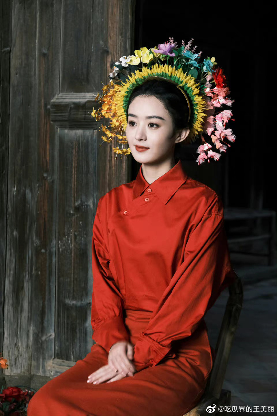 赵丽颖上城士开年刊封面🈶这个簪花围真的好精美啊~和丽颖一起传……