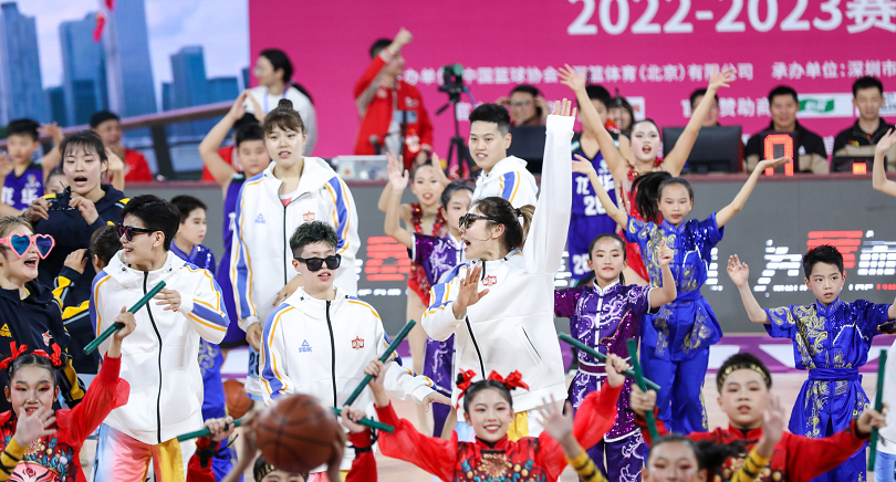 WCBA全明星！北方逆转击败南方，王思雨技巧王，三分大赛现绝杀|王思雨|李梦|李月汝_新浪新闻