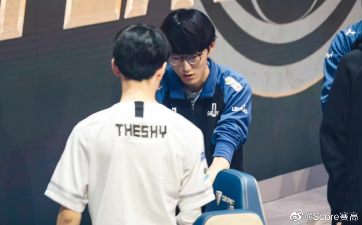 前职业选手Nuguri在昨晚直播时回答了一些问题|nuguri|TheShy|职业选手_新浪新闻