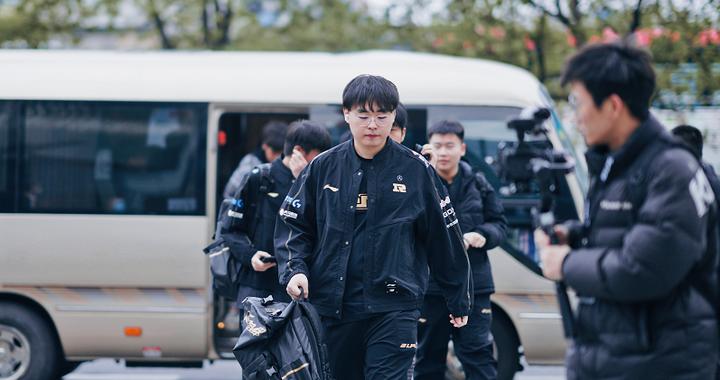 RNG放走tabe留下heart遭网友怒喷？连Uzi都曾质疑的教练还敢要！|rng|教练|Uzi_新浪新闻