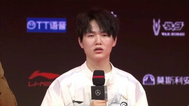 Ahn：祝YSKM生日快乐，长到一米八！还有多注意身体！_新浪新闻