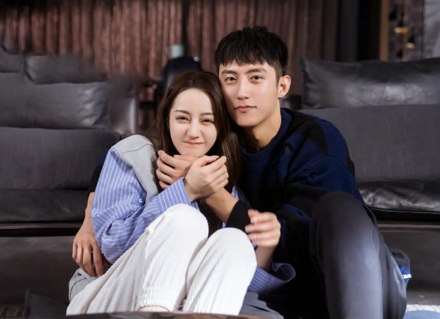 谁在说谎？王雨馨直播承认与黄景瑜结过婚，此前男方否认已婚家暴|王雨馨|黄景瑜|热巴|谁在说谎|两人_新浪新闻