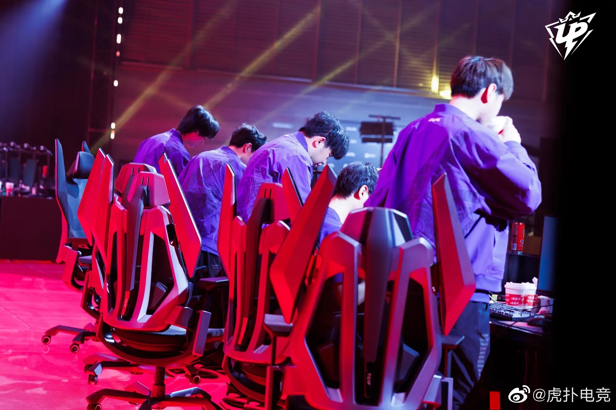 UP战胜LGD，赛后UP发布返图并配文：不啻微芒，造炬成阳！|春季赛|配文_新浪新闻