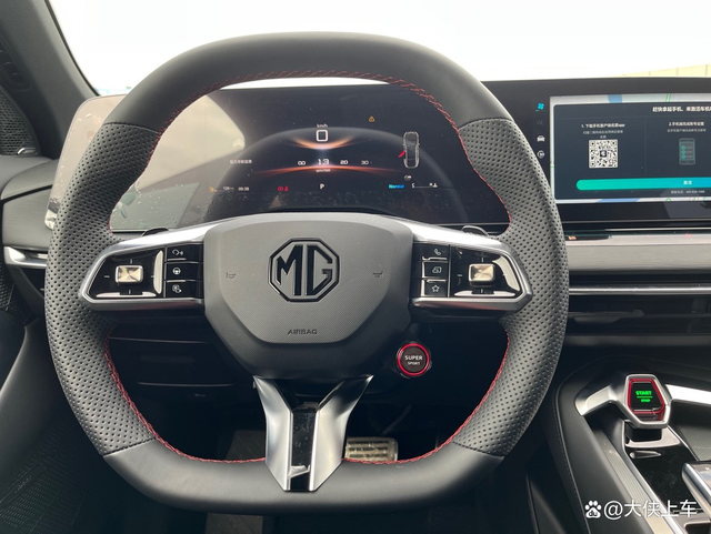 赛道初体验名爵MG7，2.0T+9AT配备E-LSD电子限滑差速锁征服赛道