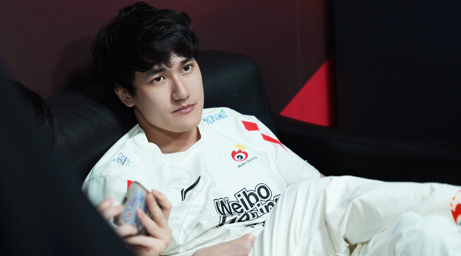 赛高专访WBG. Karsa：虽然我们上一把比赛失利嘛，但我们有在慢慢调整，也希望粉丝们能够继续支持我们|Karsa_新浪新闻