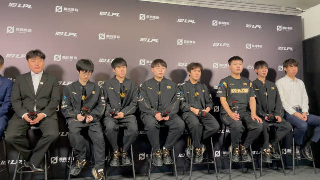 Q：拿下三连胜队伍最明显的进步是什么？|rng|WEI|LGD_新浪新闻