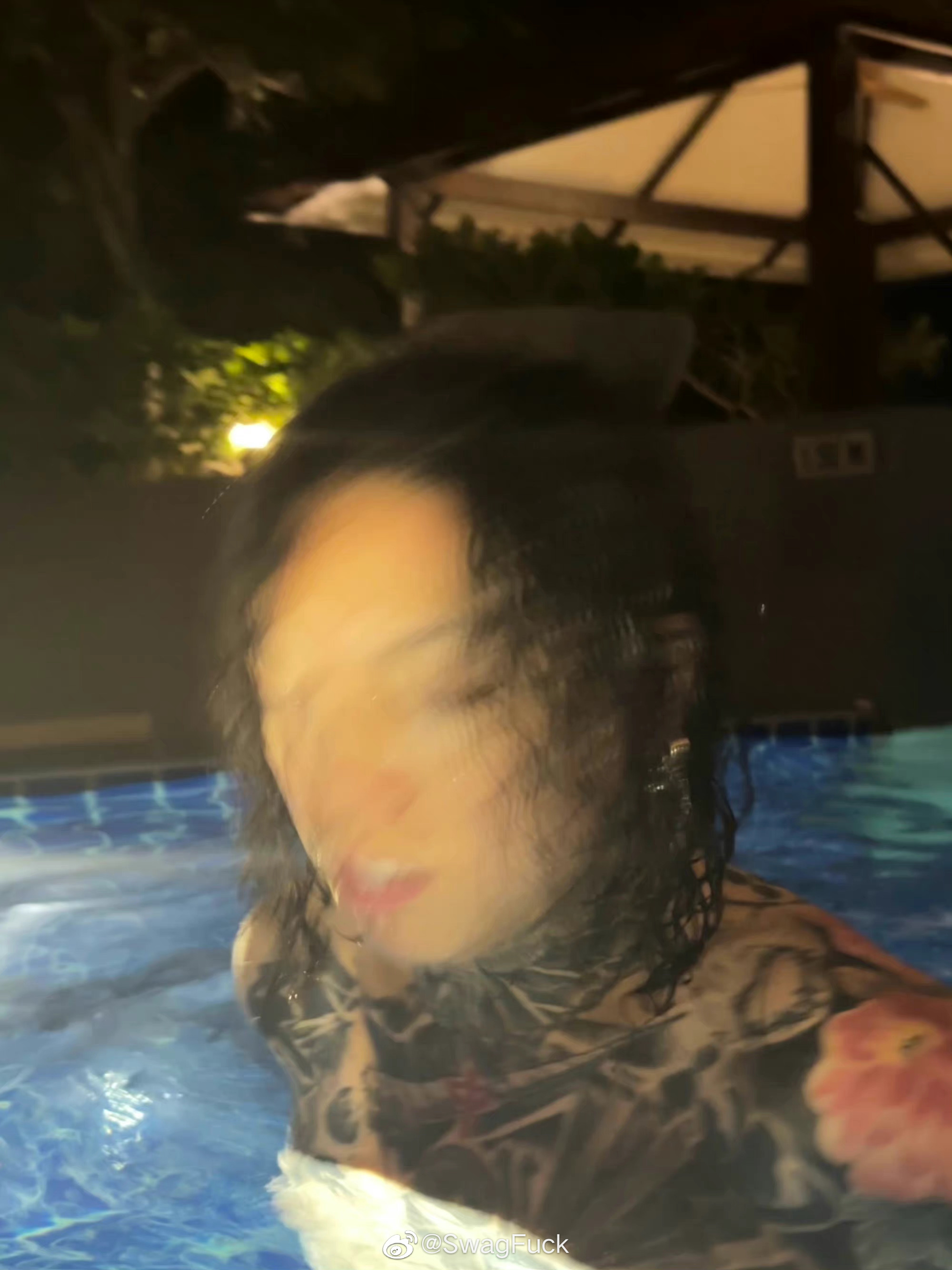 《Psy.P半裸泳池照流出》|psy_新浪新闻