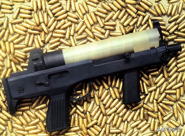 中国第一种采用弹筒的冲锋枪：可以装弹100发的CS/LS06冲锋枪