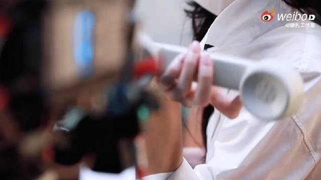 古力娜扎工作室发布古力娜扎最新营业视频来啦！_新浪新闻