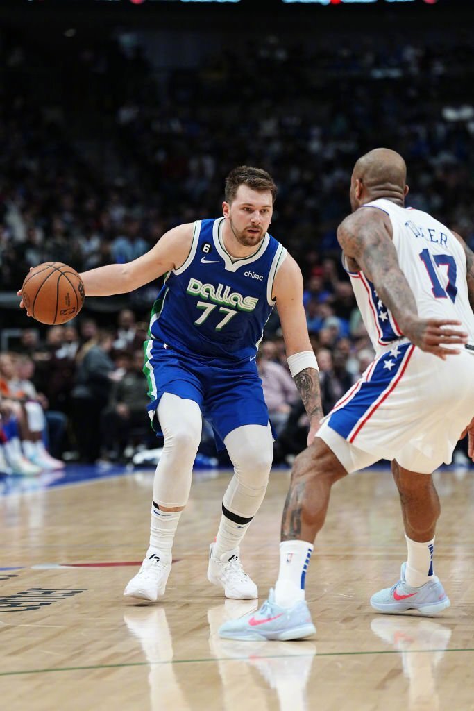 东契奇欧文合砍82分，独行侠133-126击败76人！