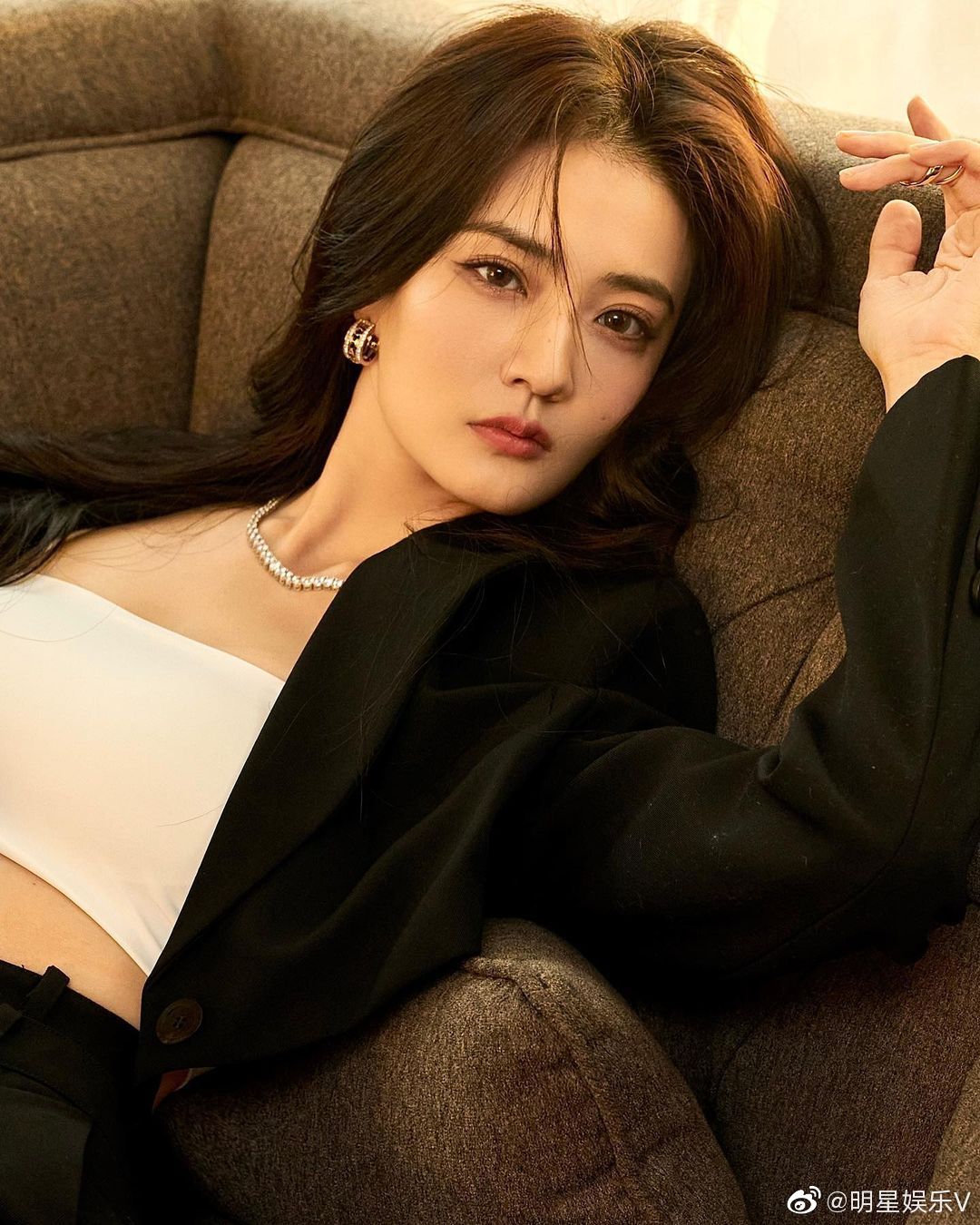 黑色西服穿搭，飒的yyds！|穿搭|徐璐|西服_新浪新闻