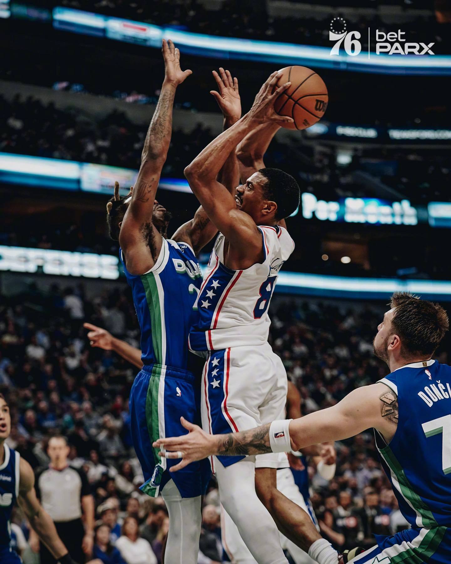 东契奇欧文合砍82分，独行侠133-126击败76人！