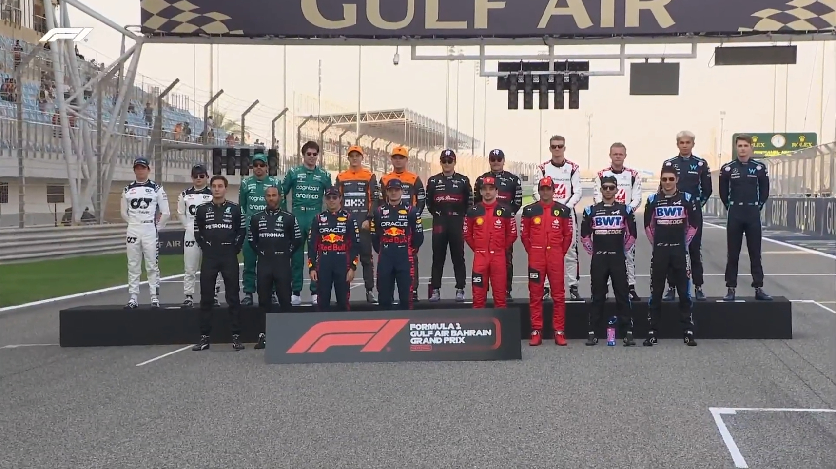 2023赛季F1揭幕战赛前大合影环节|揭幕战|合影|赛季_新浪新闻