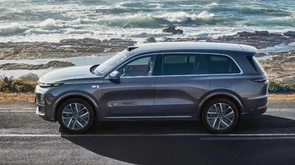 理想L9提车3天方向盘失灵 车主:这就是500万最好SUV？-新浪汽车
