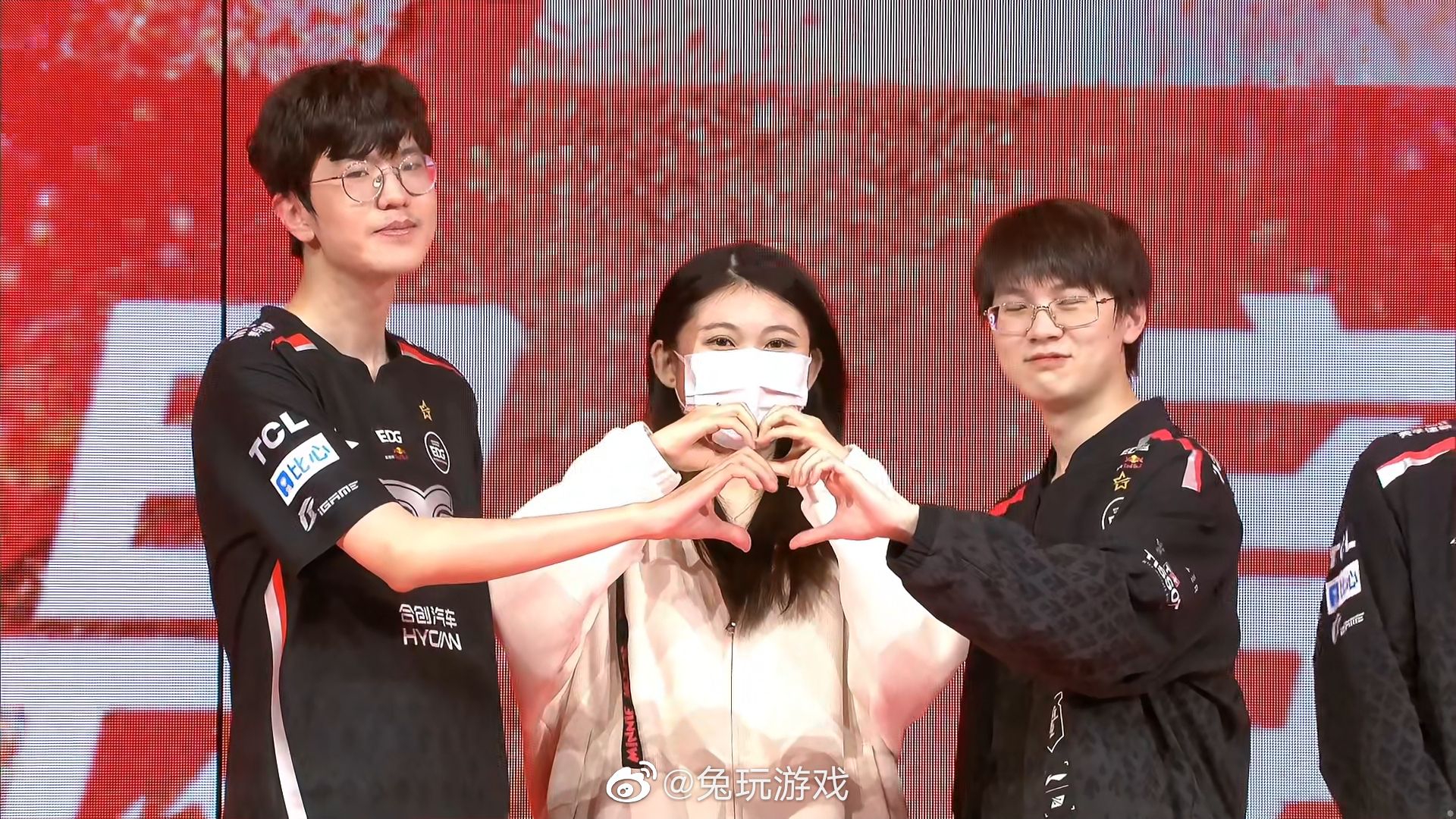 Jiejie和Meiko三连比心W8D4：EDG 2-1 LGD