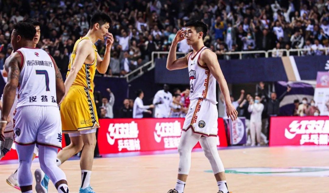 恭喜姚明！恭喜乔帅，中国男篮超级后卫横空出世，打服两大国手|CBA|乔帅|周琦_新浪新闻