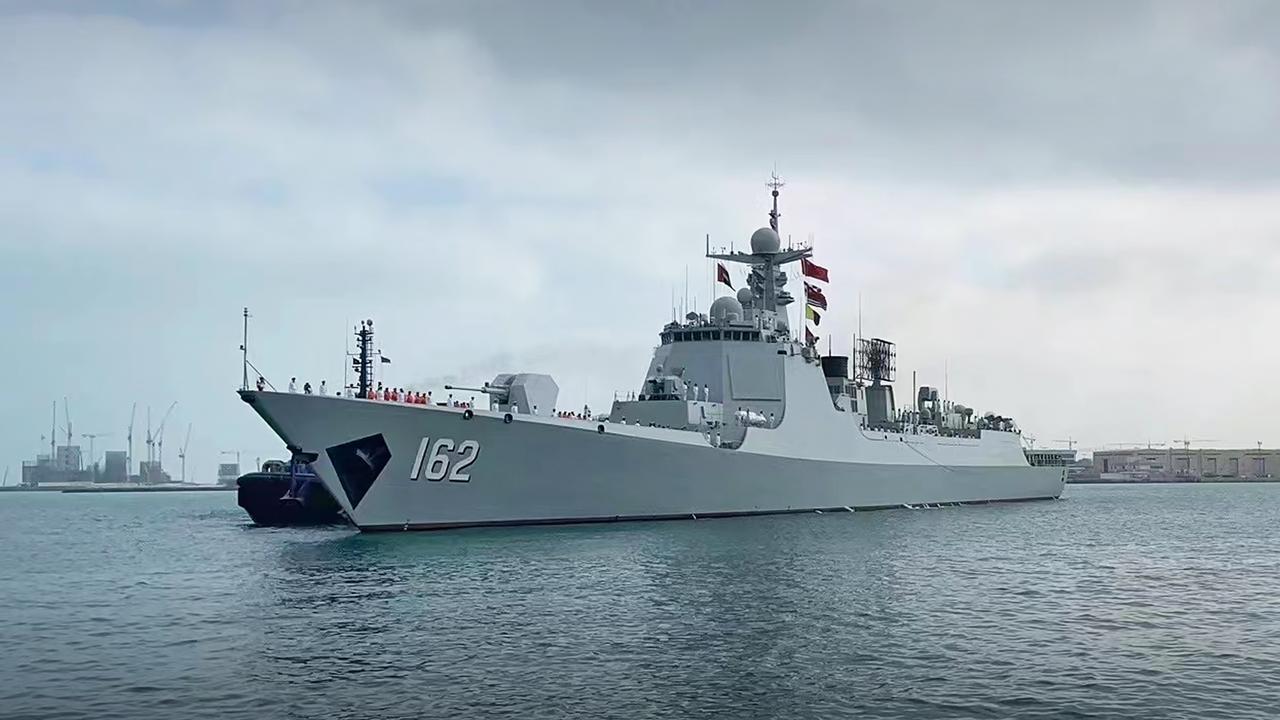 南宁舰参加国际海事防务展，多项性能数据首度公开！_新浪新闻