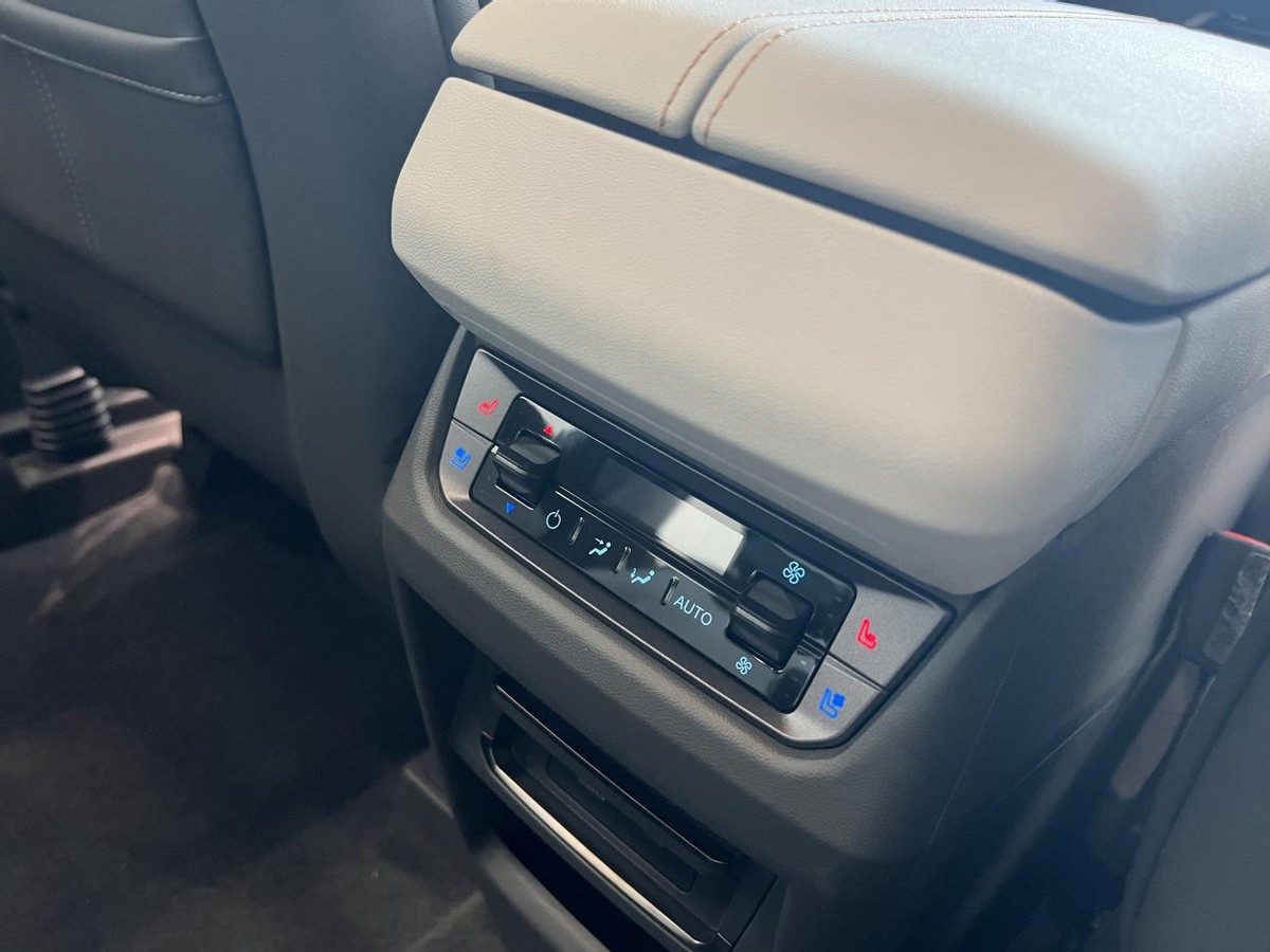 实拍福特锐界L，22.98万起预售，大7座SUV从此别紧盯汉兰达了？