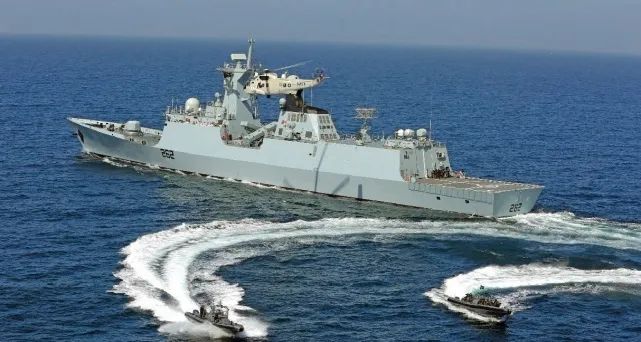 巴基斯坦联合演习！2艘054AP护卫舰领航，大佬却是中美双舰