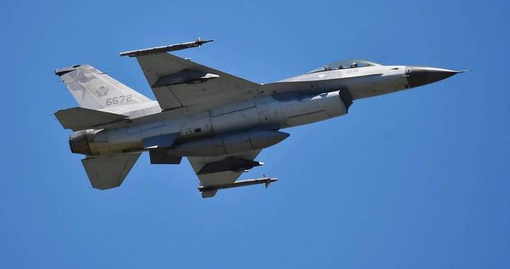 蔡英文“过境”美国在即，台岛试射导弹，白宫：不许中国借机生事|蔡英文|AIM-9X|战斗机_新浪新闻