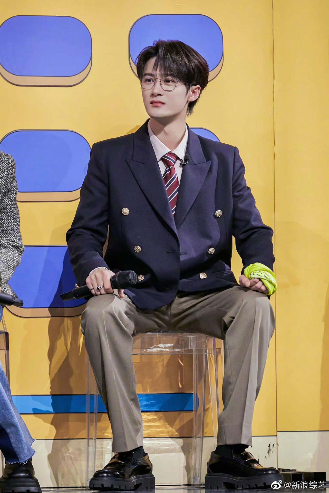 点击就看@MIC檀健次JC-T 新造型！