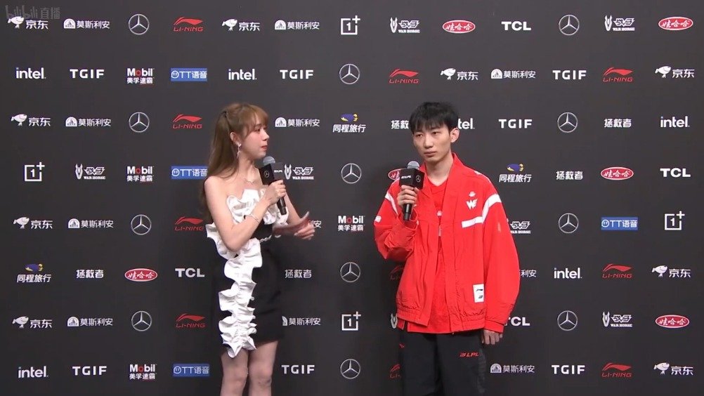 WE战胜NIP 赛后采访|WE_新浪新闻