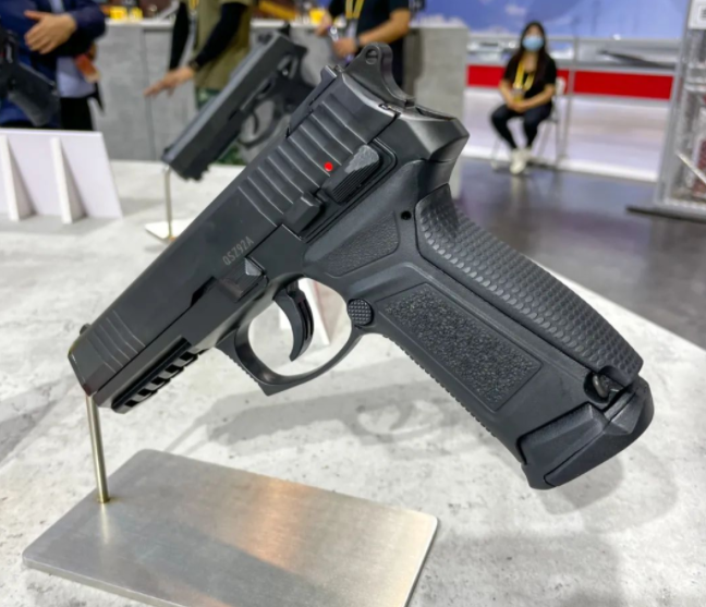 解放军高级将领专用枪！20枪族为什么有3种手枪丨轻武专栏