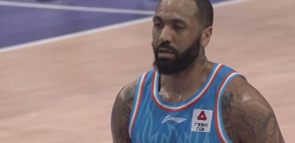 半场战报丨山东男篮40：71落后北控，全队三分仅16中4