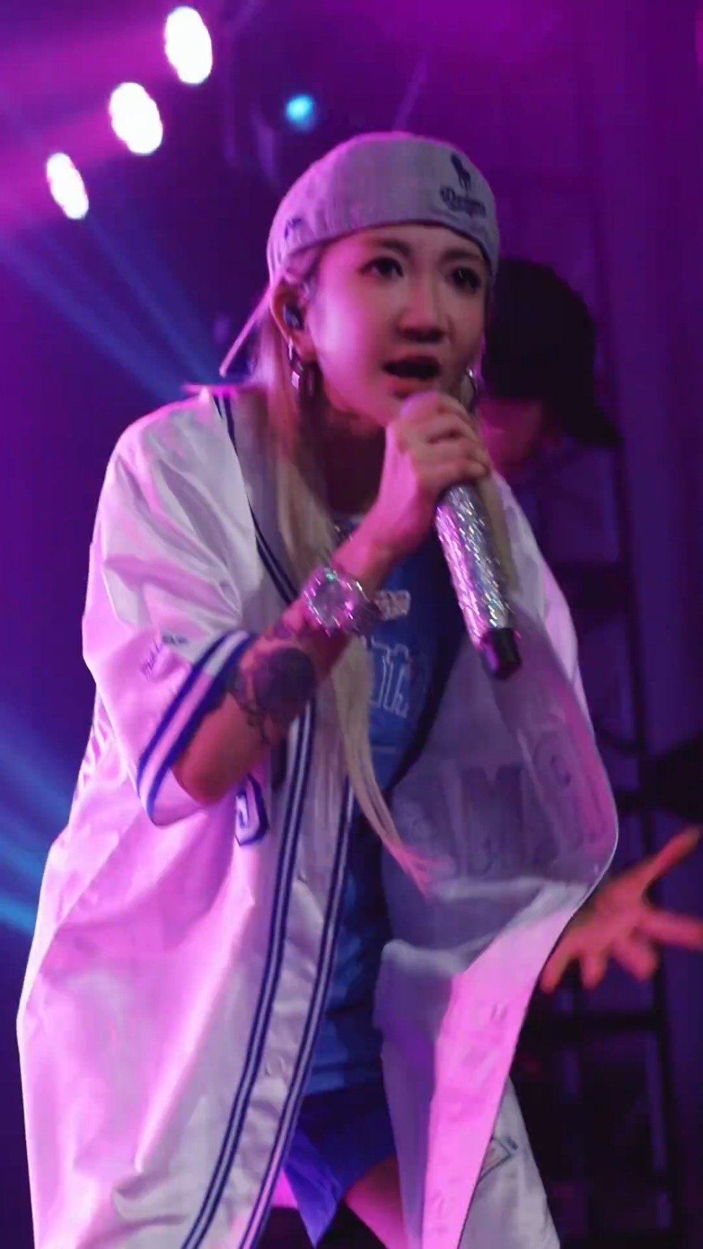 读者投稿！乃万NineOne演出的态度说唱！未发布新歌《Tatto》！|Tatto|乃万|说唱_新浪新闻