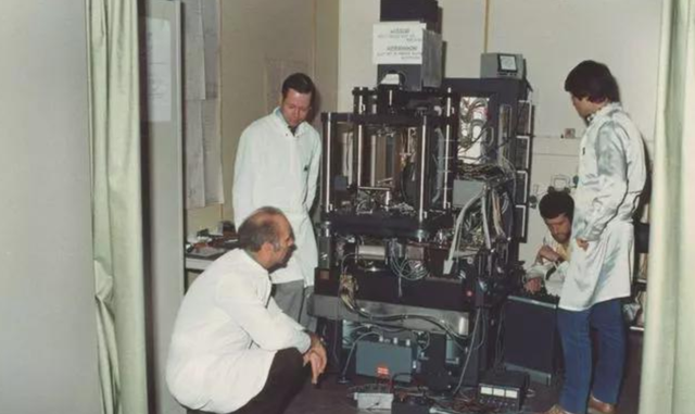 我国光刻机从世界前列到落后世界20年，为何？“造不如买”坏了事