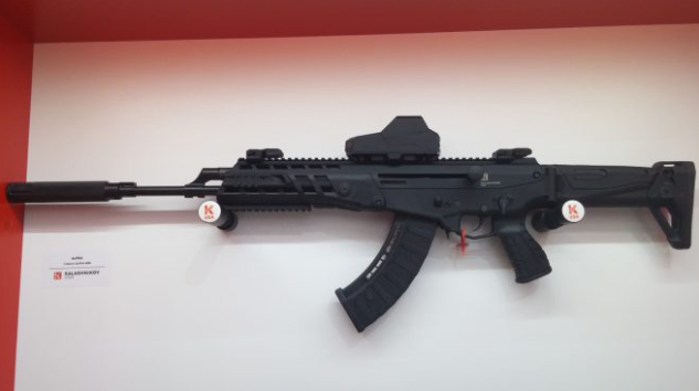 买最新爆改AK？把钱用在刀把上，为何非洲都爱买新枪丨轻武专栏